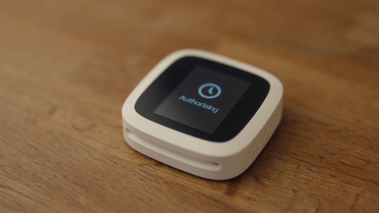 Revolut lansează în România Reader, un POS portabil - Iasi 4u ...